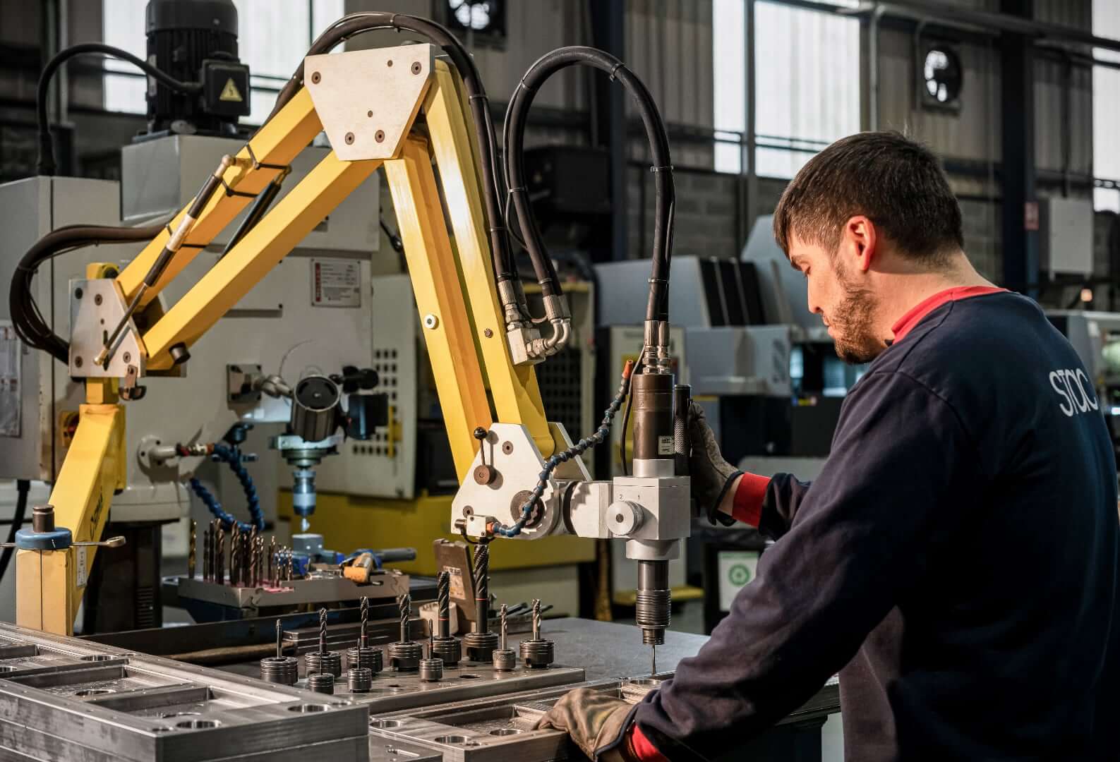 Industrial process for serial manufacture of parts