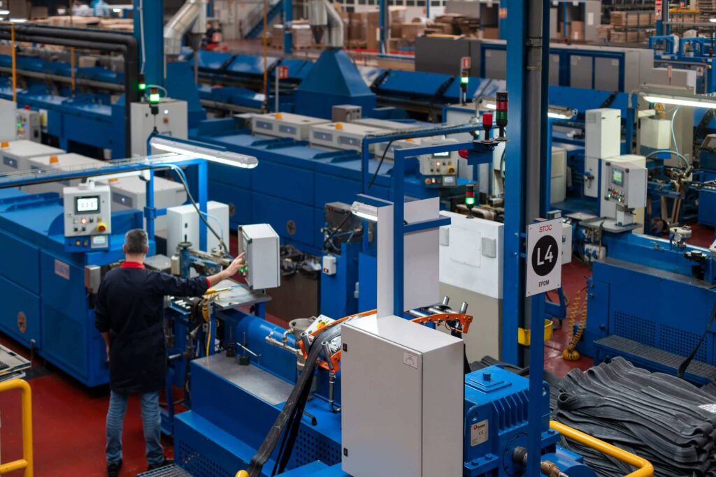 Industrial process for serial manufacture of parts