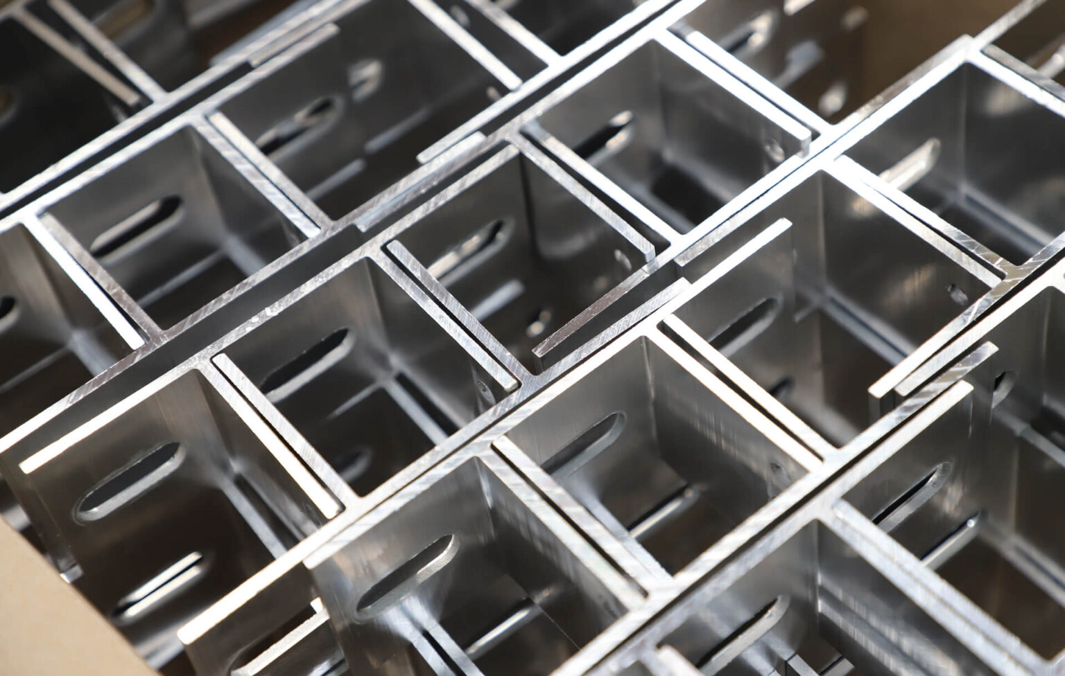 Machining of aluminium profiles - Cutting and machining of profiles